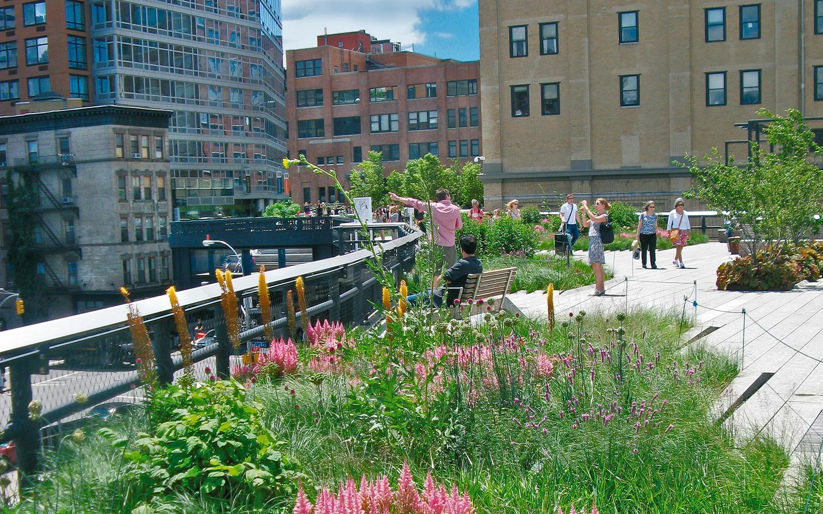 The High Line Park in New York: The “longest green roof in the world ...
