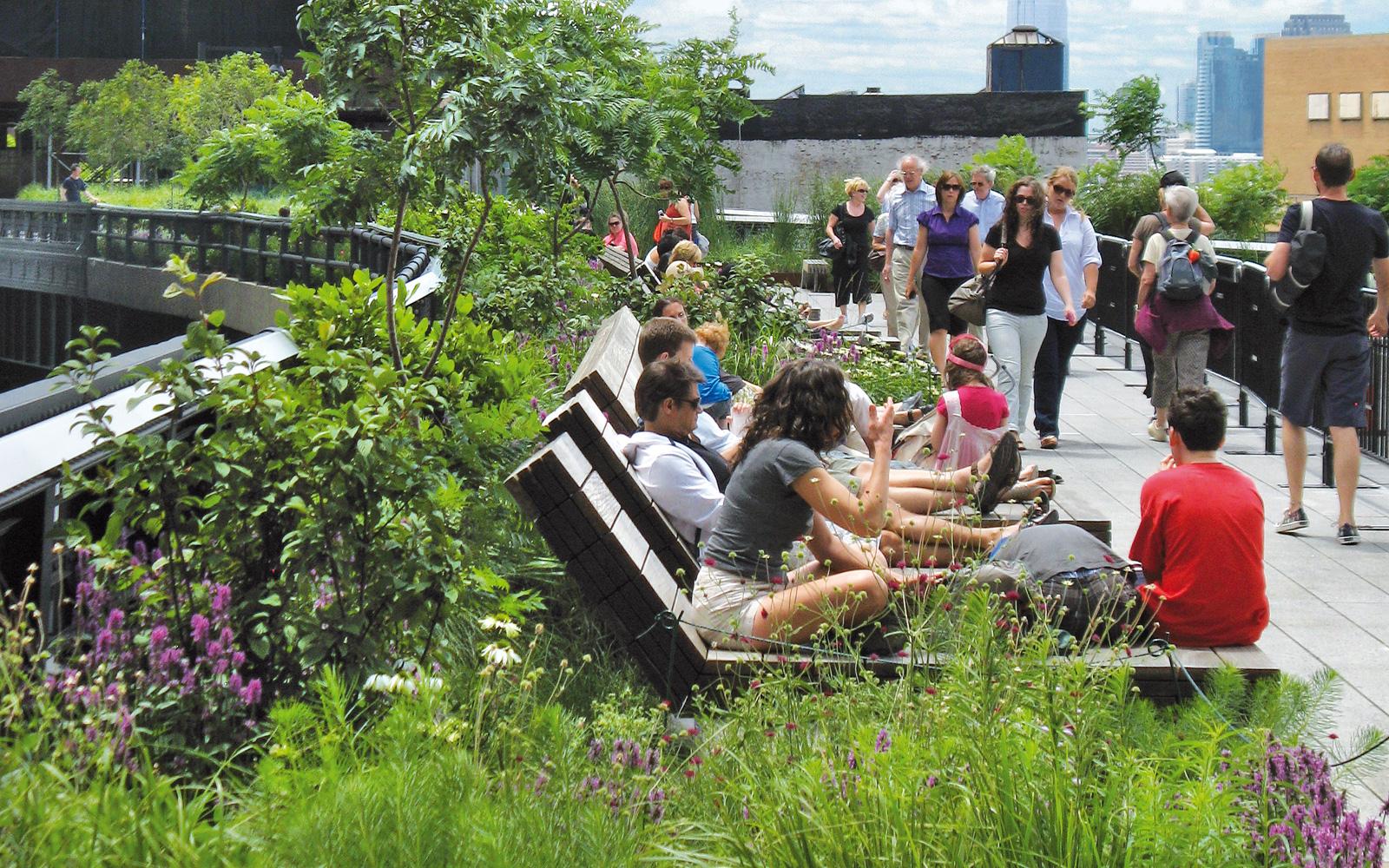 The High Line Park in New York: The “longest green roof in the world ...
